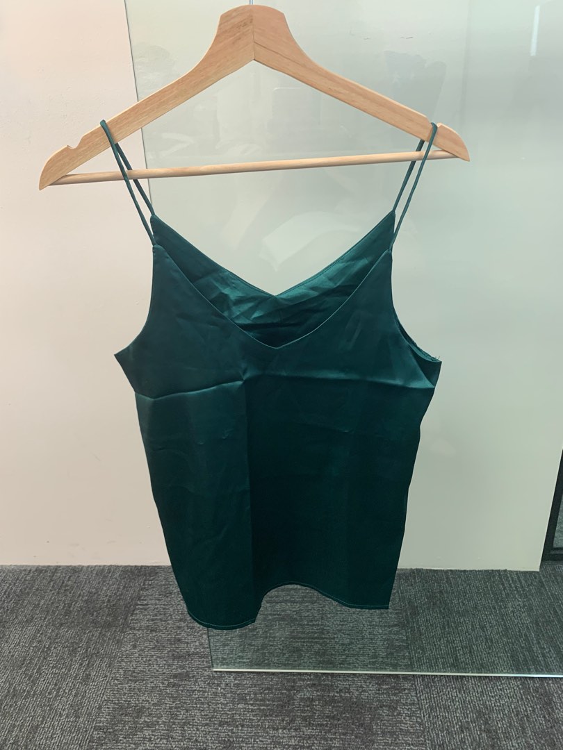 Green Top, Women's Fashion, Tops, Sleeveless on Carousell