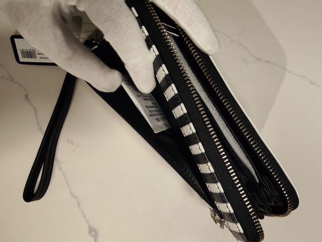 Guess long wallet ladies zip, Women's Fashion, Bags & Wallets, Wallets ...