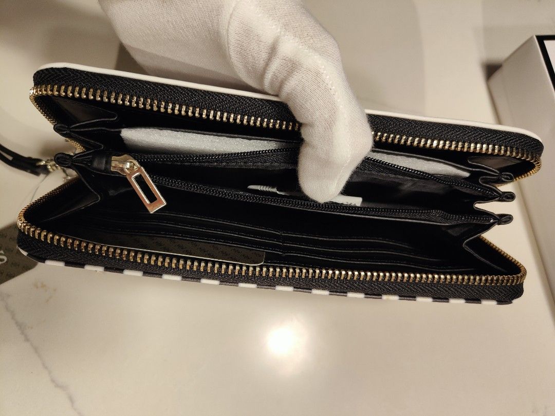 Guess long wallet ladies zip, Women's Fashion, Bags & Wallets, Wallets ...