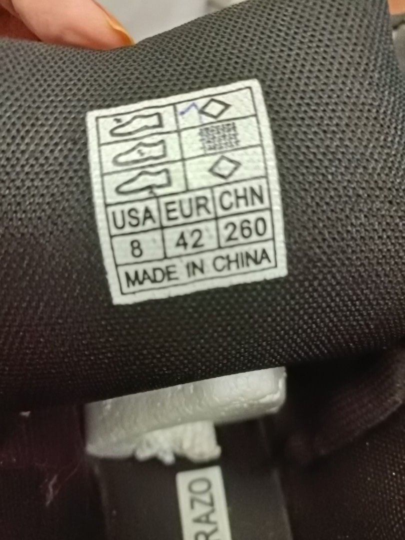 High cut shoe Eu 42, Men's Fashion, Footwear, Sneakers on Carousell