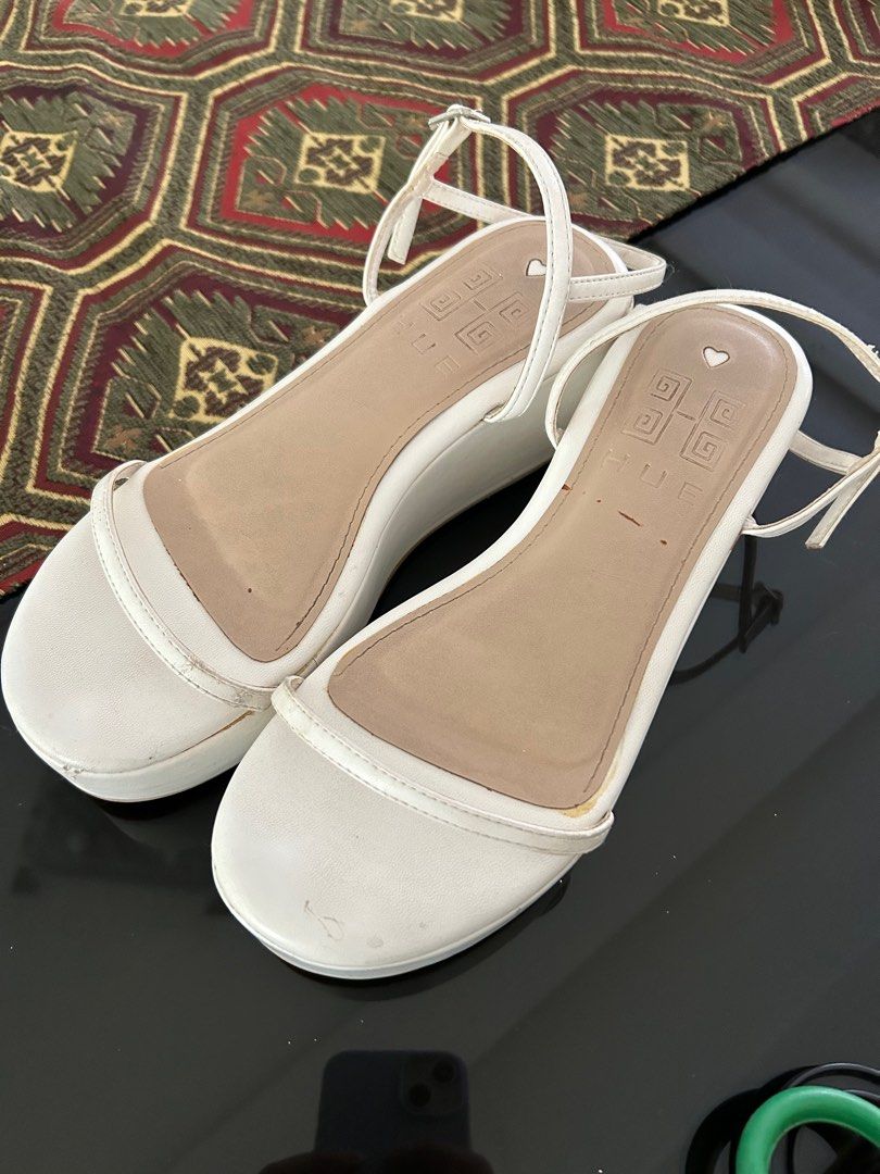 HUE manila platform sandals white, Women's Fashion, Footwear, Flats ...
