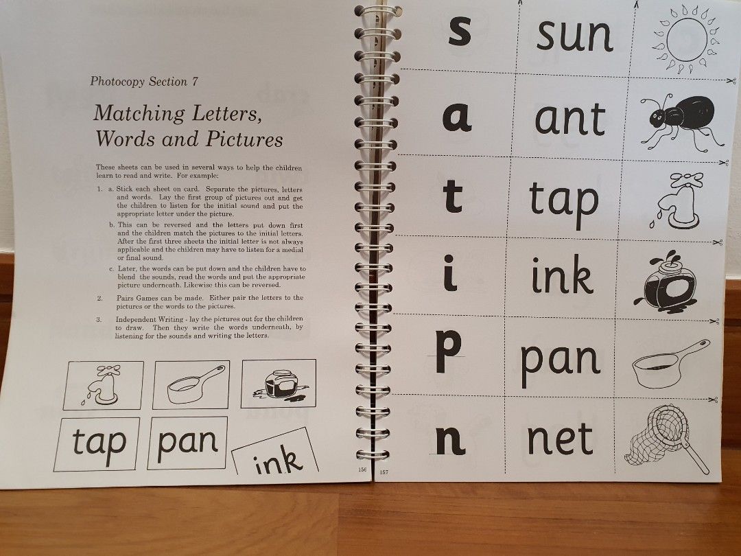 Jolly Phonics Handbook, Dictionary, Songs & Wall Frieze, Hobbies & Toys ...