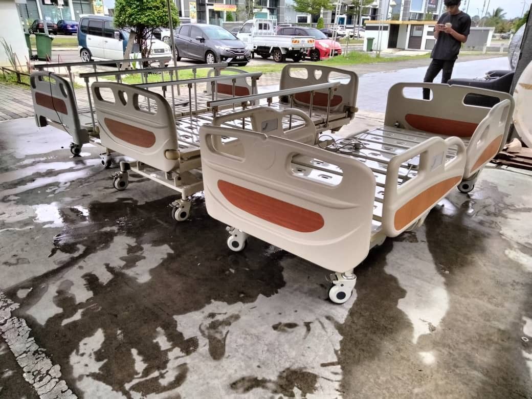 Katil pesakit, Health & Nutrition, Medical Supplies & Tools on Carousell