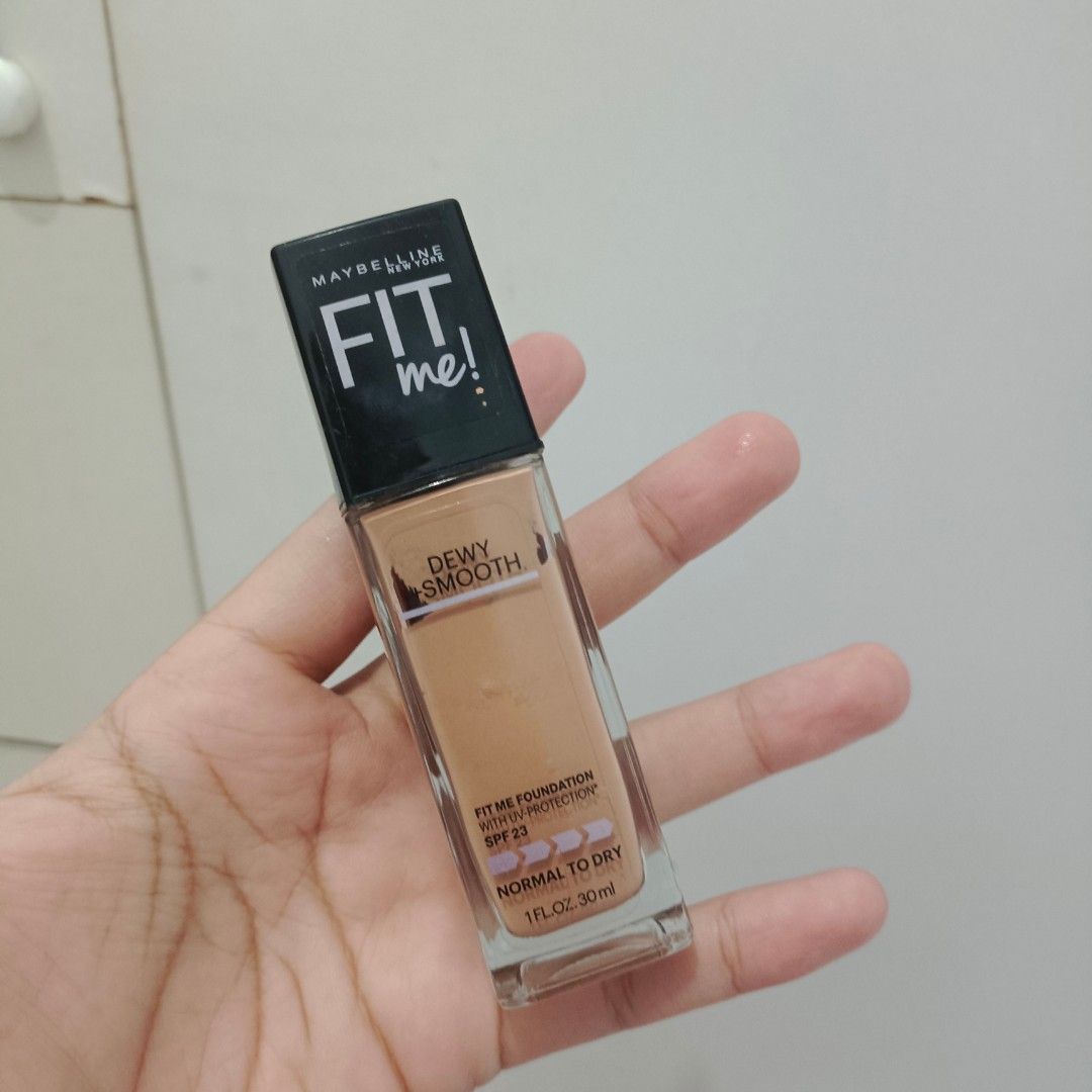 Maybelline Fit Me Foundation Dewy + Smooth Shade 130 Buff Beige Foundie ...