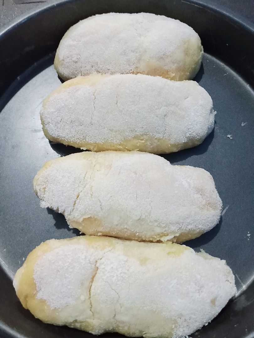 Milky cheese roll bread, Food & Drinks, Homemade Bakes on Carousell
