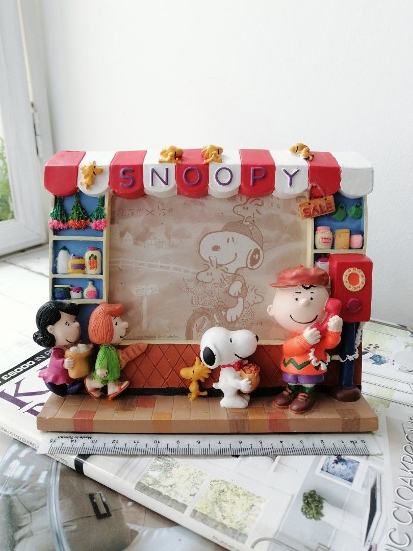 Peanuts ceramic 3D snoopy frame, Furniture & Home Living, Home Decor ...