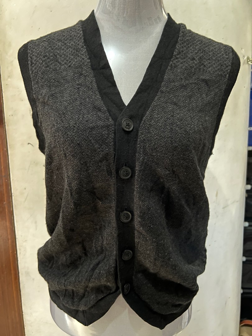 Perry Ellis Knitted Vest, Women's Fashion, Tops, Sleeveless on Carousell