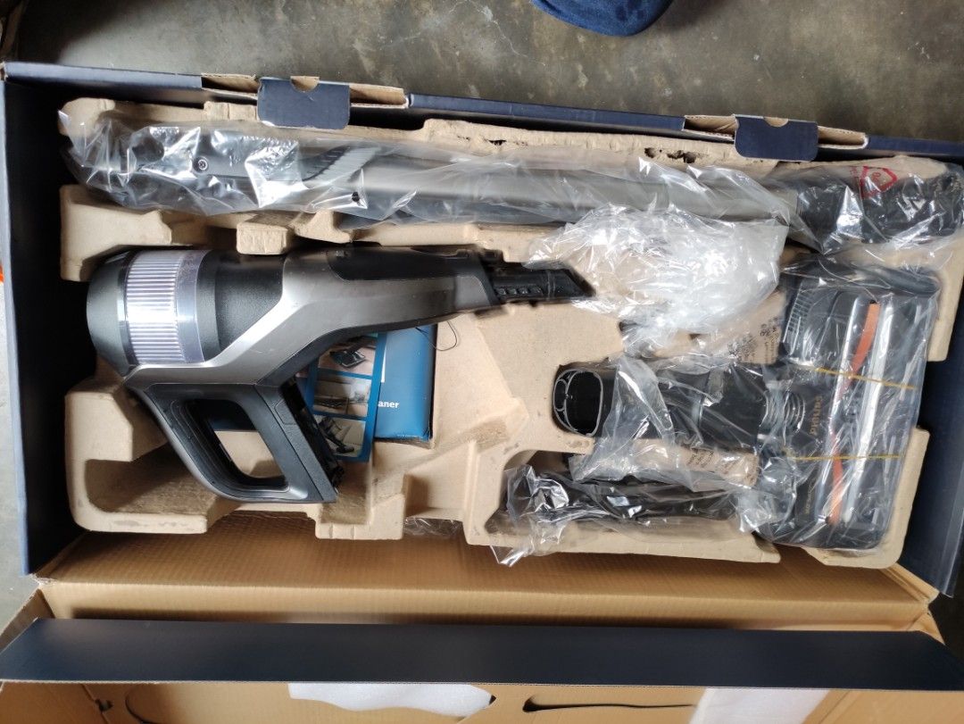 Philips 8000 Series XC8349/01 Aqua Plus Cordless Vacuum Cleaner in, TV ...