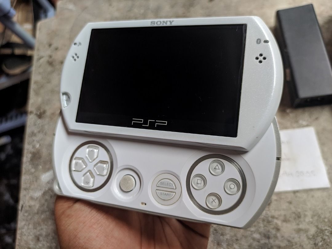 Playstation Portable PSP Go White 16GB Full Game 13, Video Game, Konsol ...