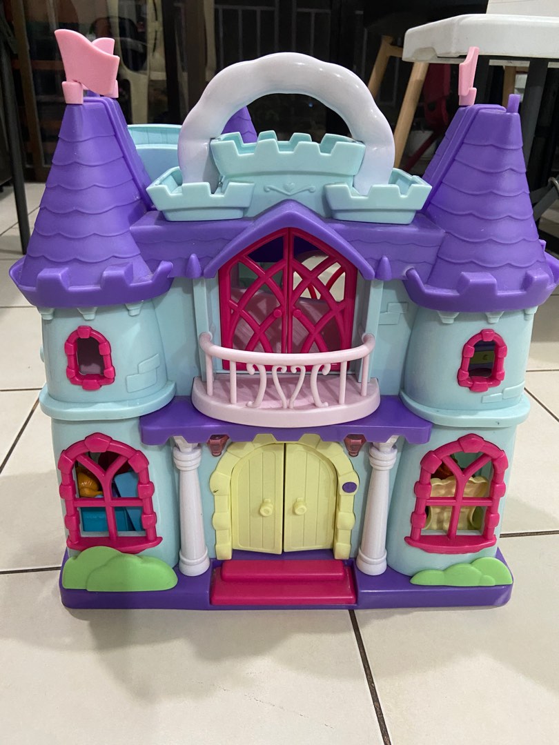 Princess portable castle, Hobbies & Toys, Toys & Games on Carousell