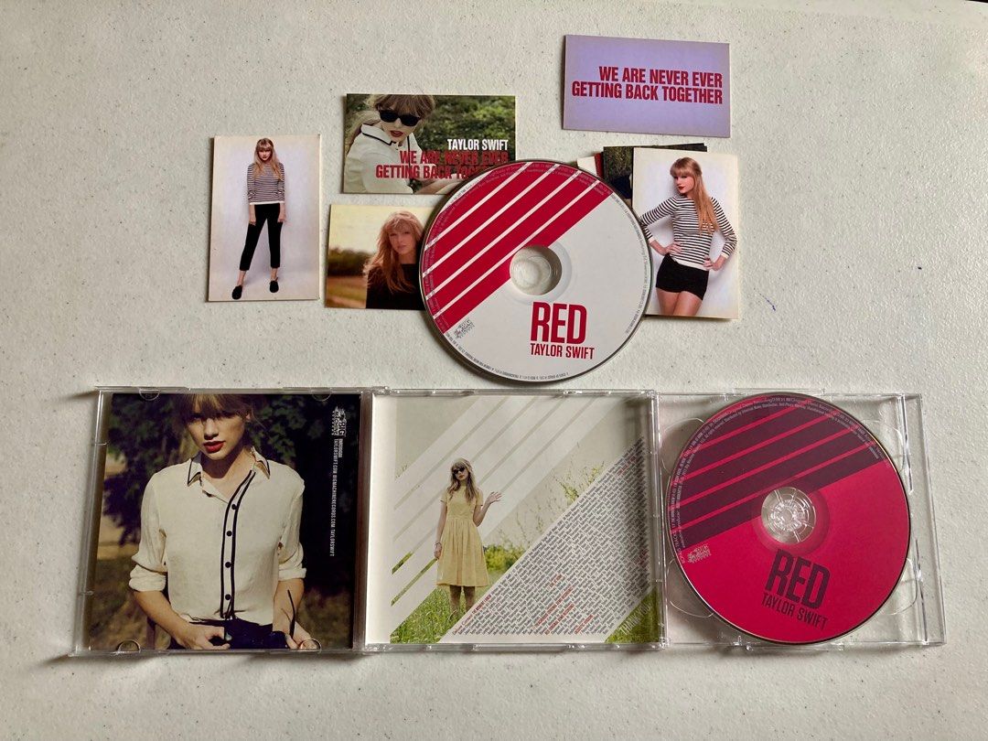 [CD] Taylor Swift RED De Luxe with Calendar photocards, Hobbies & Toys ...