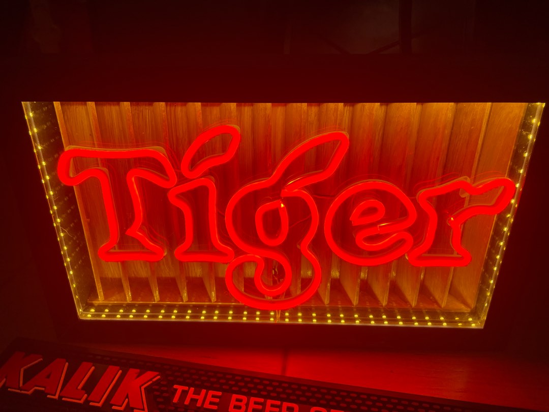 Tiger Beer lughted bar sign, Hobbies & Toys, Memorabilia & Collectibles ...