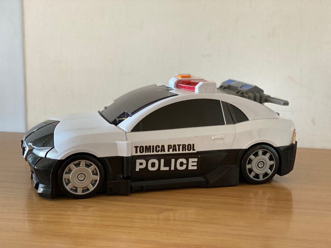 Tomica Police Patrol Car 巡邏警車, 興趣及遊戲, 玩具 & 遊戲類 - Carousell