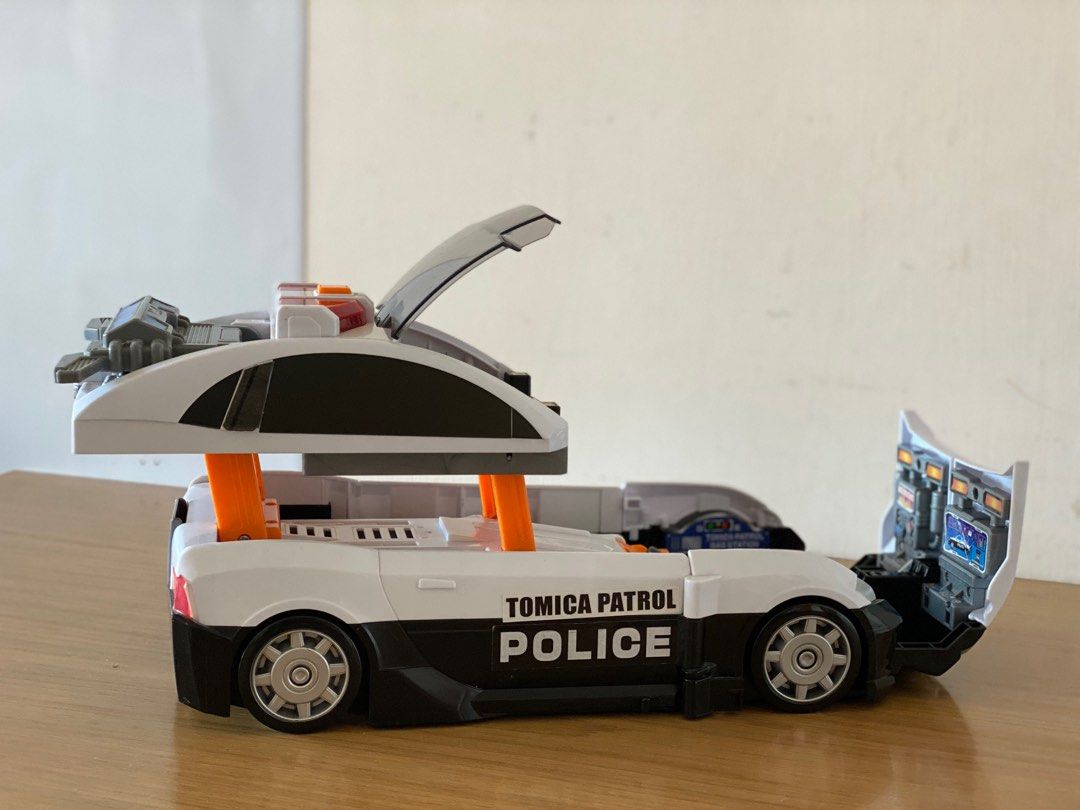 Tomica Police Patrol Car 巡邏警車, 興趣及遊戲, 玩具 & 遊戲類 - Carousell