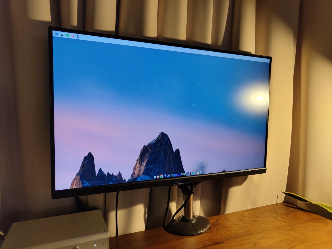 AORUS FI32U Gaming Monitor (32", 4K, 144Hz) + Ergotech Freedom Arm + Govee LED backlights ...