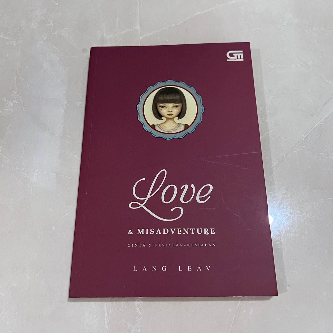 buku puisi lang leav love & misadventure, Buku & Alat Tulis, Buku di Carousell