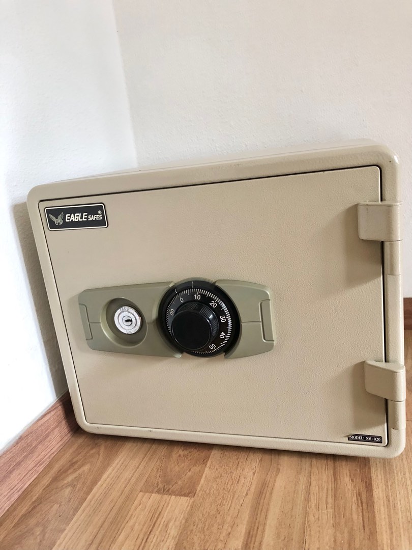 Eagle safes safe, Furniture & Home Living, Security & Locks, Safe on Carousell