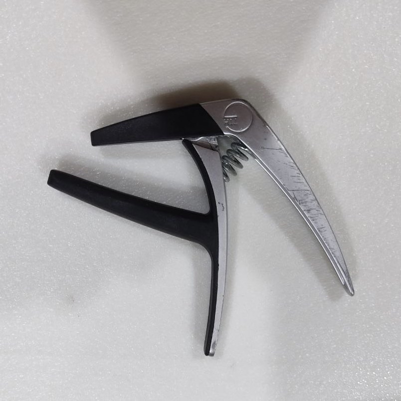Guitar capo, Hobbies & Toys, Music & Media, Music Accessories on Carousell
