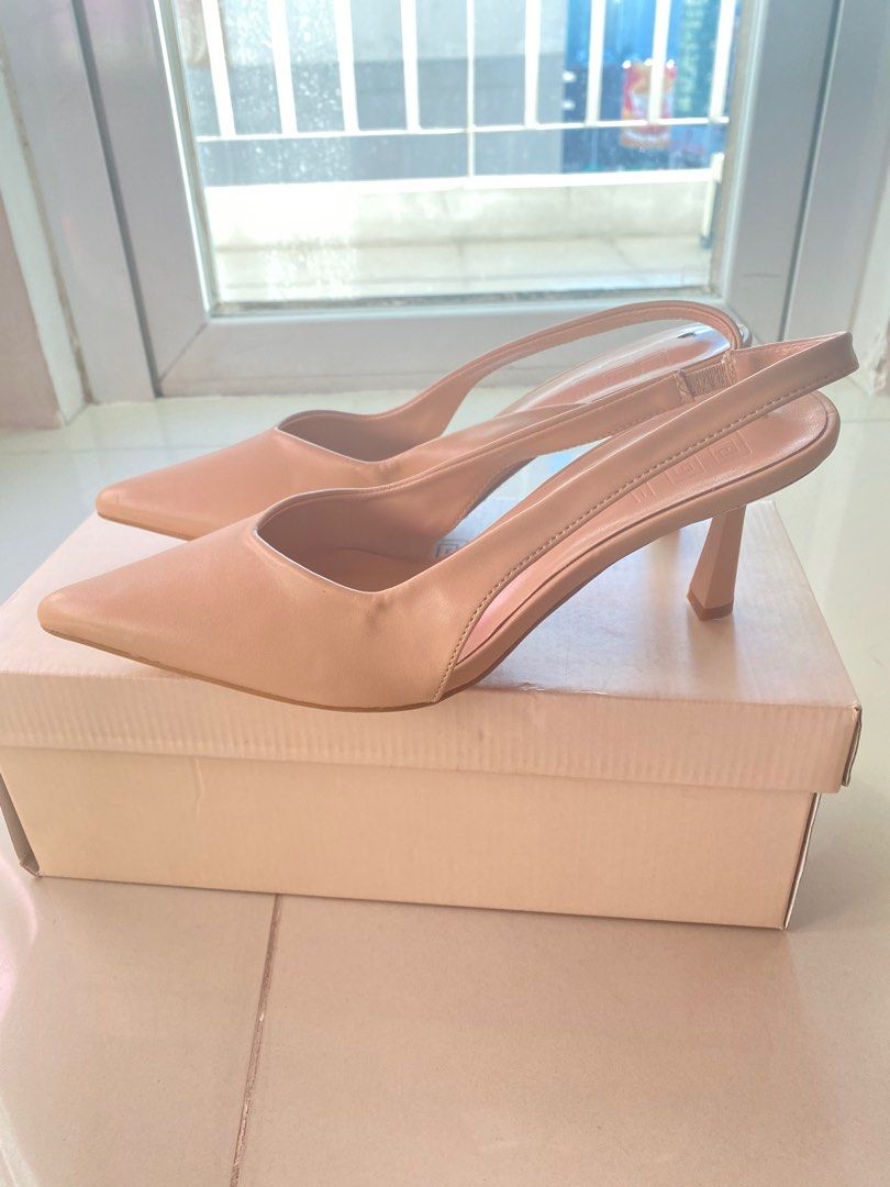 Hue Manila Fenna Naturale, Women's Fashion, Footwear, Heels on Carousell