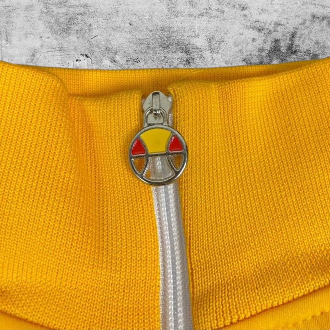 Jaket Tracktop Ellesse Kuning Putih, Fesyen Pria, Pakaian , Baju Luaran di Carousell