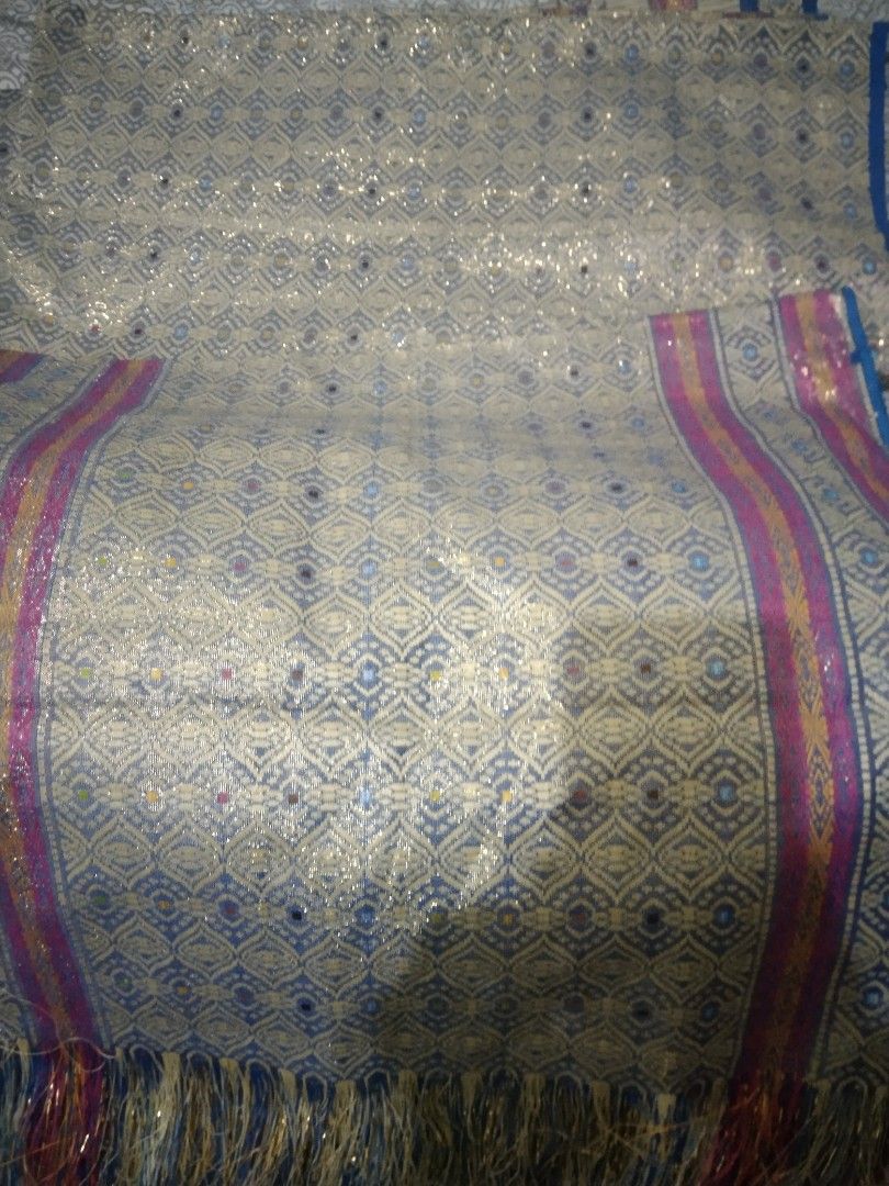 Kain Tenun dan selendang Kalimantan Bagus, Fesyen Wanita, Pakaian Wanita, Bawahan di Carousell