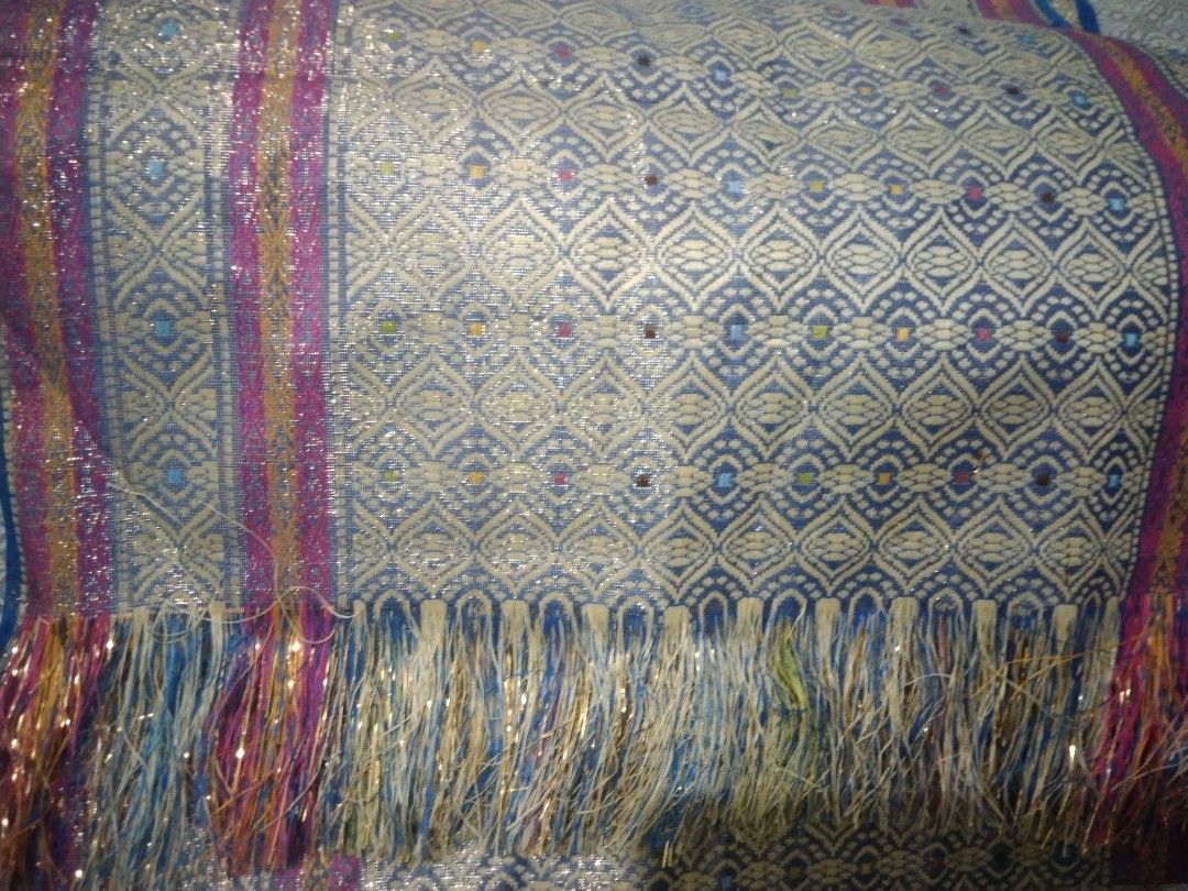 Kain Tenun dan selendang Kalimantan Bagus, Fesyen Wanita, Pakaian Wanita, Bawahan di Carousell