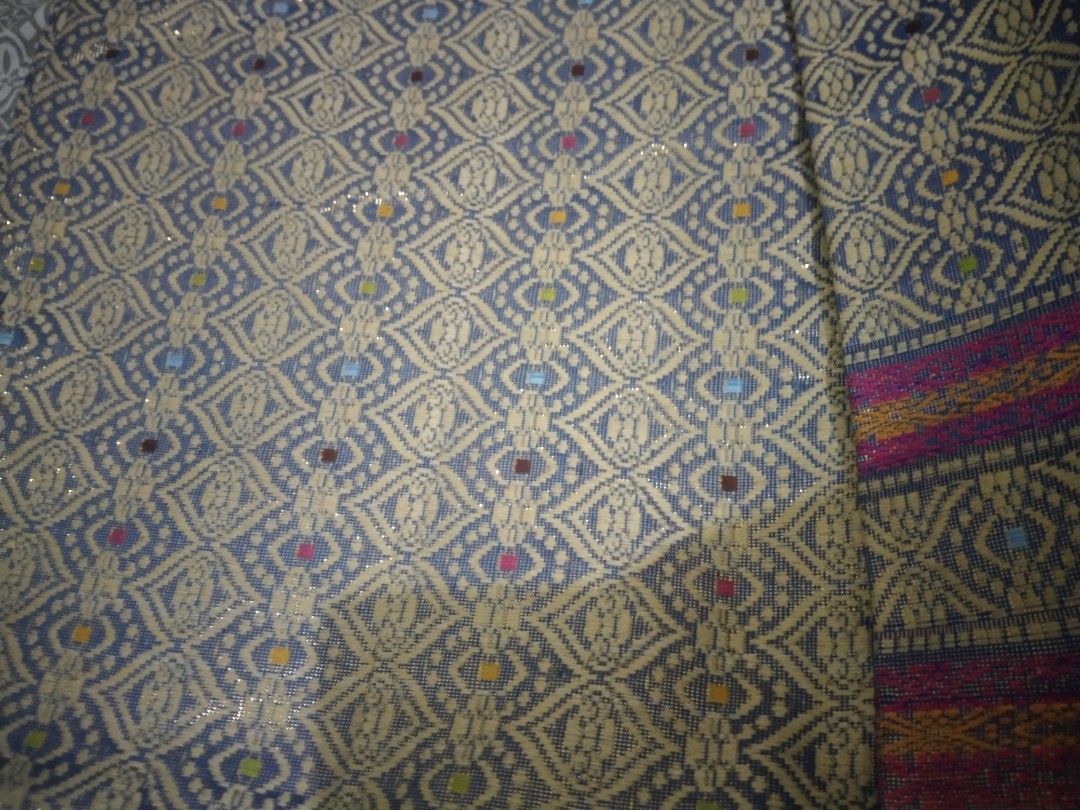 Kain Tenun dan selendang Kalimantan Bagus, Fesyen Wanita, Pakaian Wanita, Bawahan di Carousell
