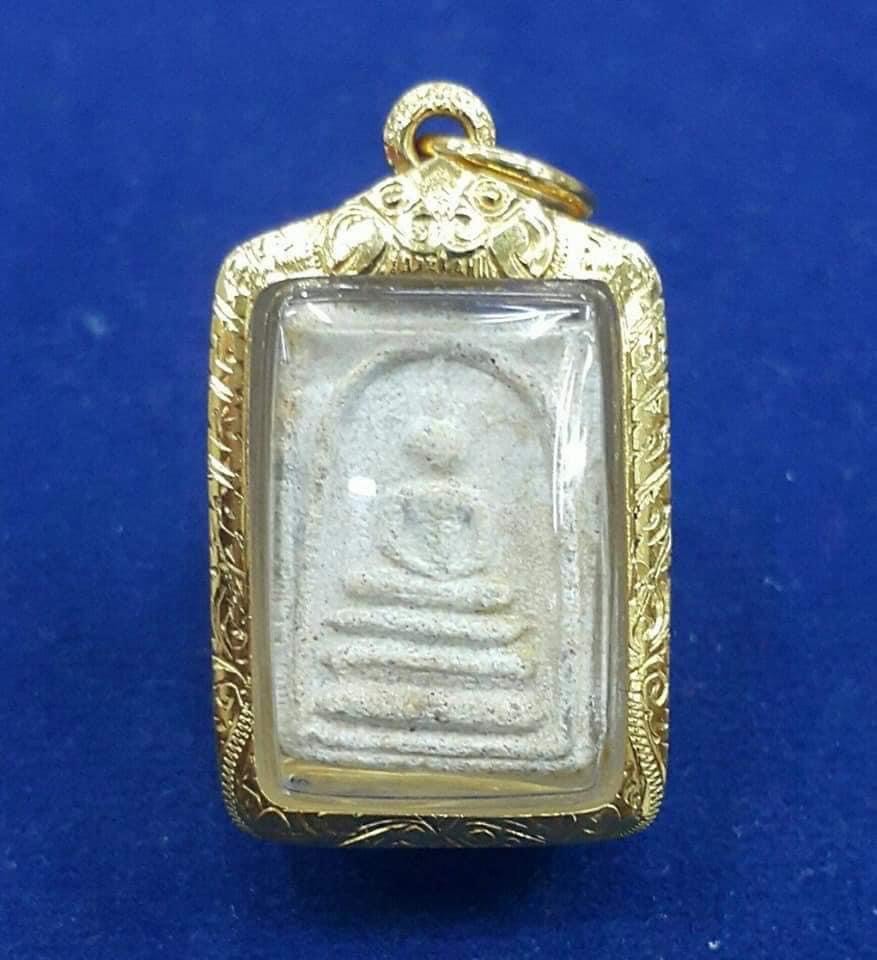 LP Pae -Phra Somdej, Women's Fashion, Jewelry & Organisers, Charms on ...