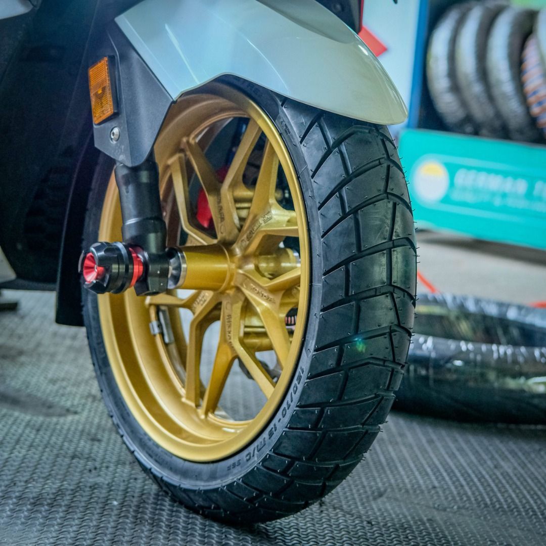 Metzeler Karoo Street for Yamaha X-Max (Sold out), Motorcycles ...