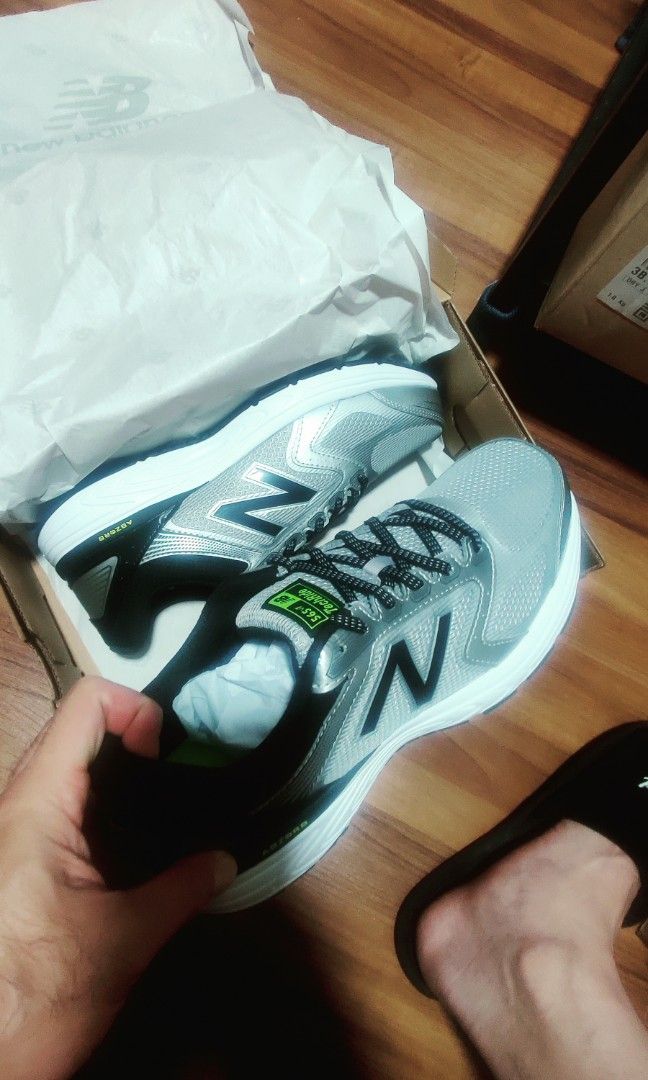 New balance basic Running, Men's Fashion, Footwear, Sneakers on Carousell