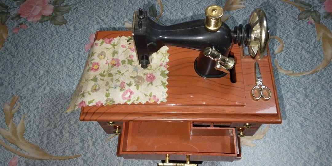 Vintage Sewing Machine Display, Hobbies & Toys, Stationery & Craft ...