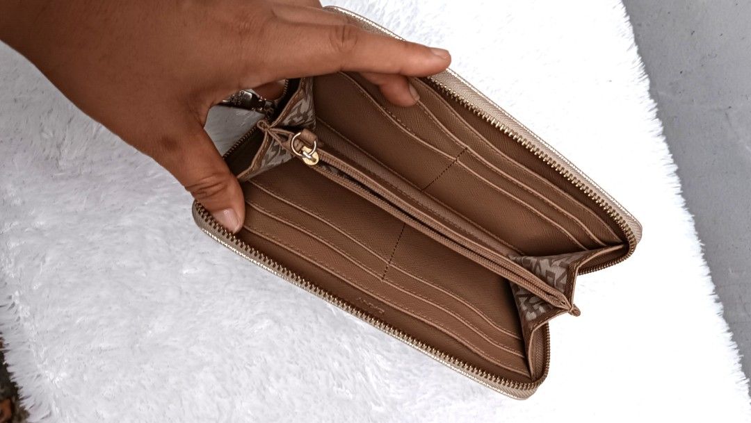 Original DKNY Signature Long Wallet, Barang Mewah, Tas & Dompet di ...