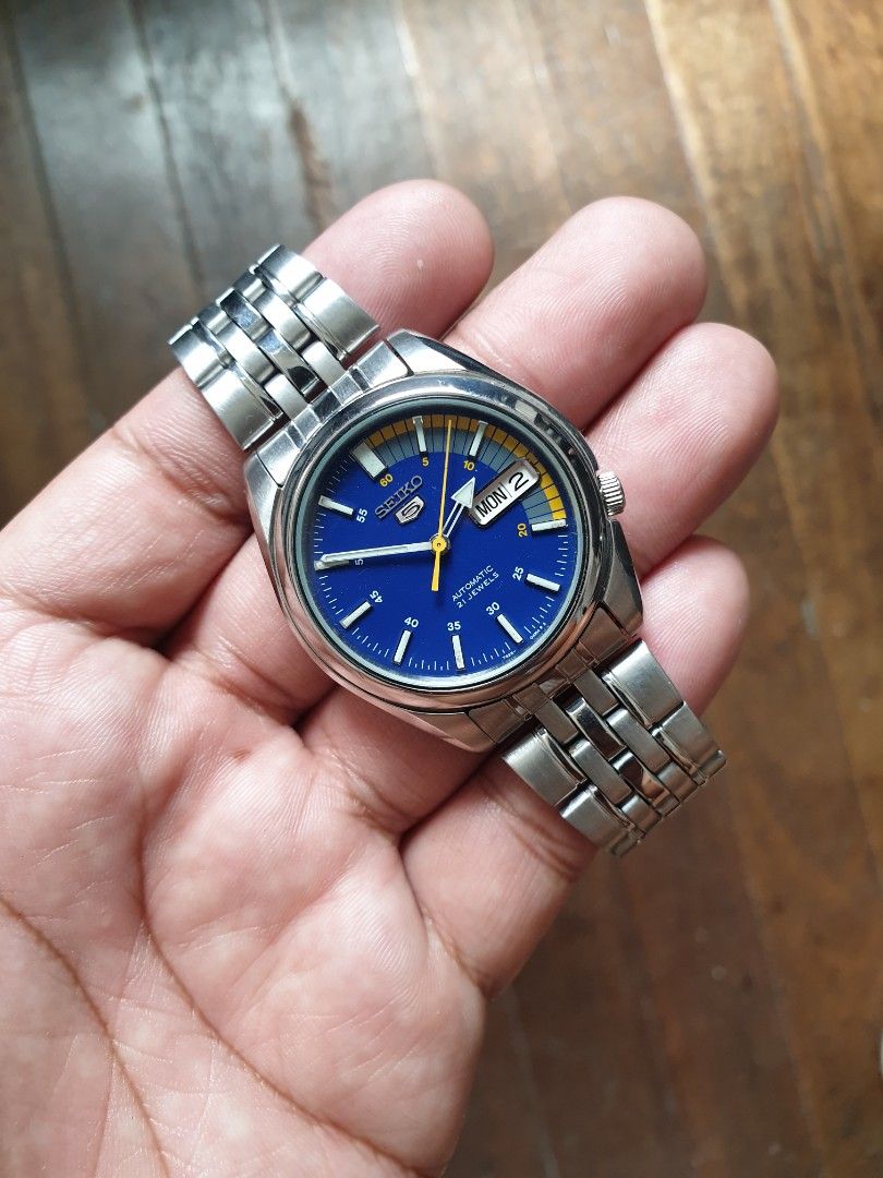 Seiko 5 racer, Men's Fashion, Watches & Accessories, Watches on Carousell