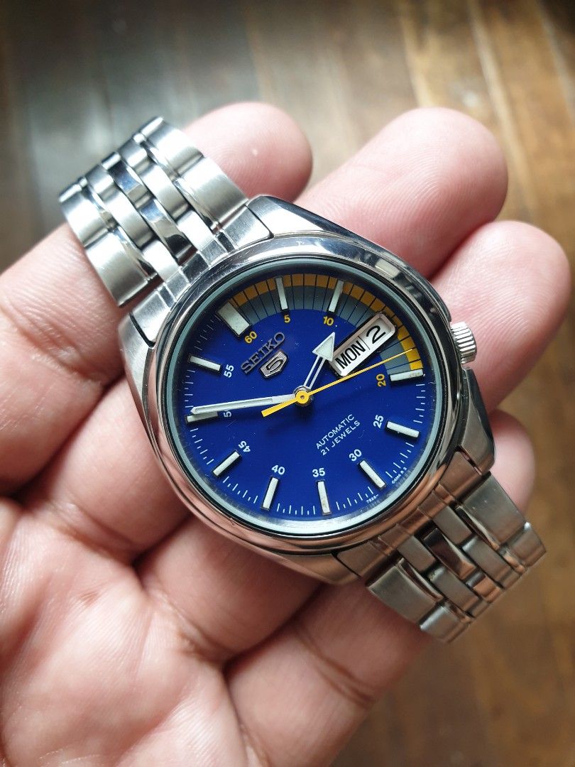 Seiko 5 racer, Men's Fashion, Watches & Accessories, Watches on Carousell