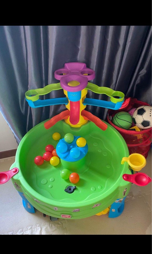 Step 2 Busy ball play table, Babies & Kids, Infant Playtime on Carousell