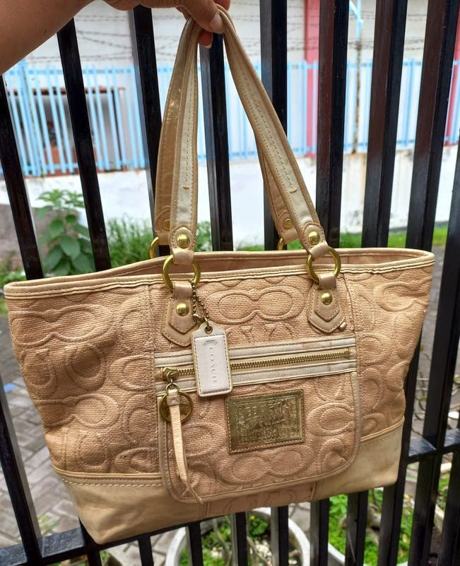 Tas Coach, Fesyen Wanita, Tas & Dompet di Carousell