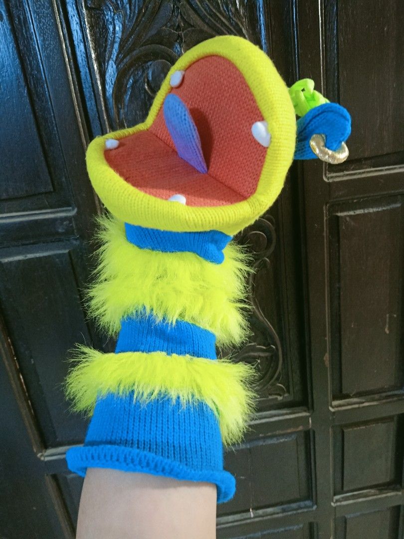 WACKY SNAKE HAND PUPPET, Hobbies & Toys, Toys & Games on Carousell