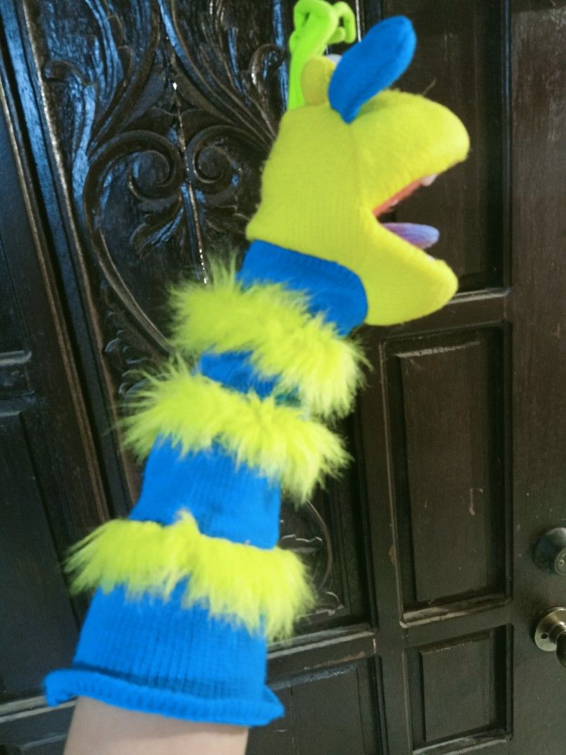 WACKY SNAKE HAND PUPPET, Hobbies & Toys, Toys & Games on Carousell
