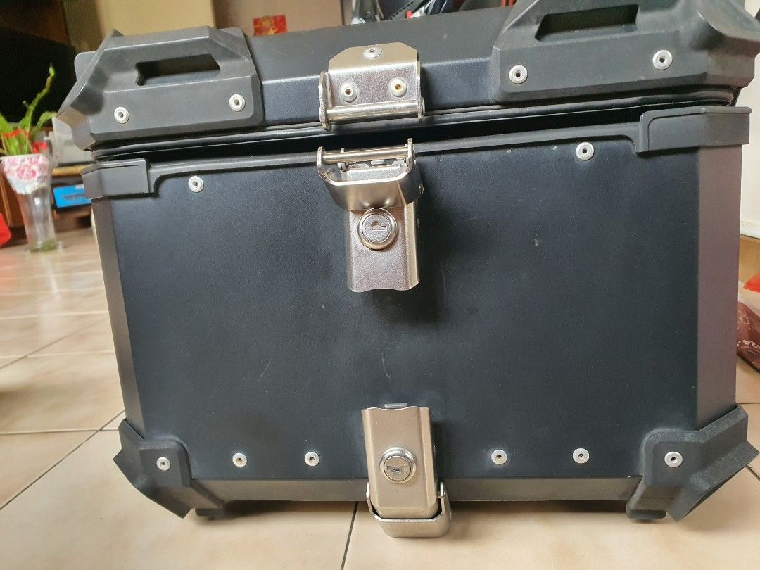 45L top box with base plate, Motorcycles, Motorcycle Accessories on ...