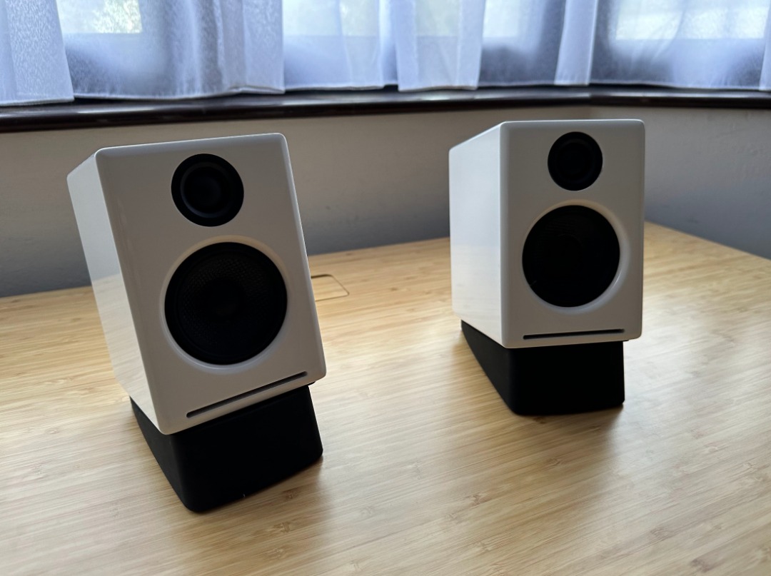 [Almost New] Audioengine A2+ bluetooth speaker + extra original stand ...