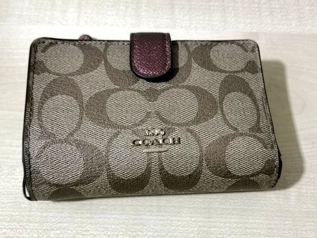 Authentic Coach Wallet, Women's Fashion, Bags & Wallets, Wallets & Card ...