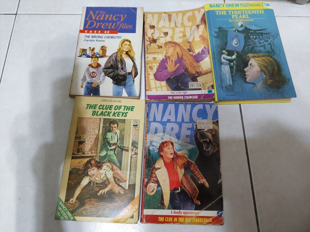 Books by R.L. STINE, CHRISTOPHER PIKE, GHOST STORIES, NANCY DREW ...