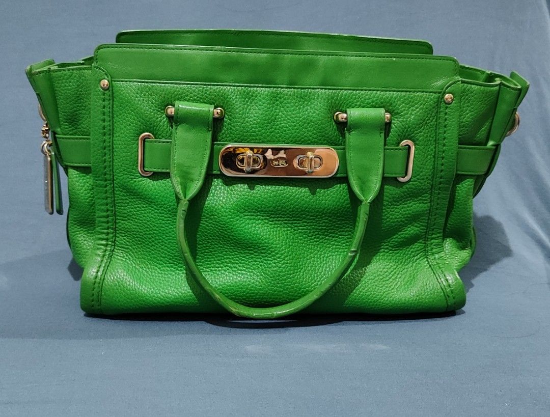 Coach swagger hijau size medium, Fesyen Wanita, Tas & Dompet di Carousell