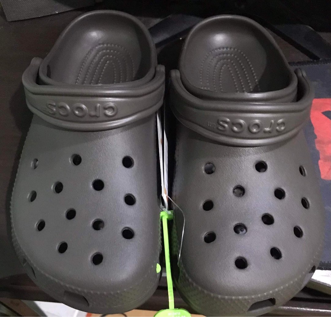 Crocs, Men's Fashion, Footwear, Slippers & Slides on Carousell