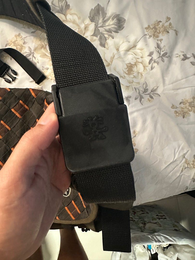 Crumpler limited edition design messenger bag, Men's Fashion, Bags ...