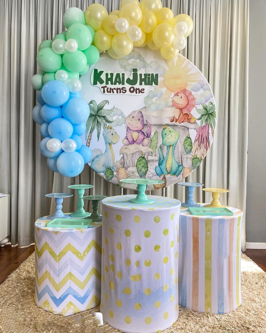 Customised Round Backdrop Set-up w/ Organic Balloon Garland, Lifestyle ...