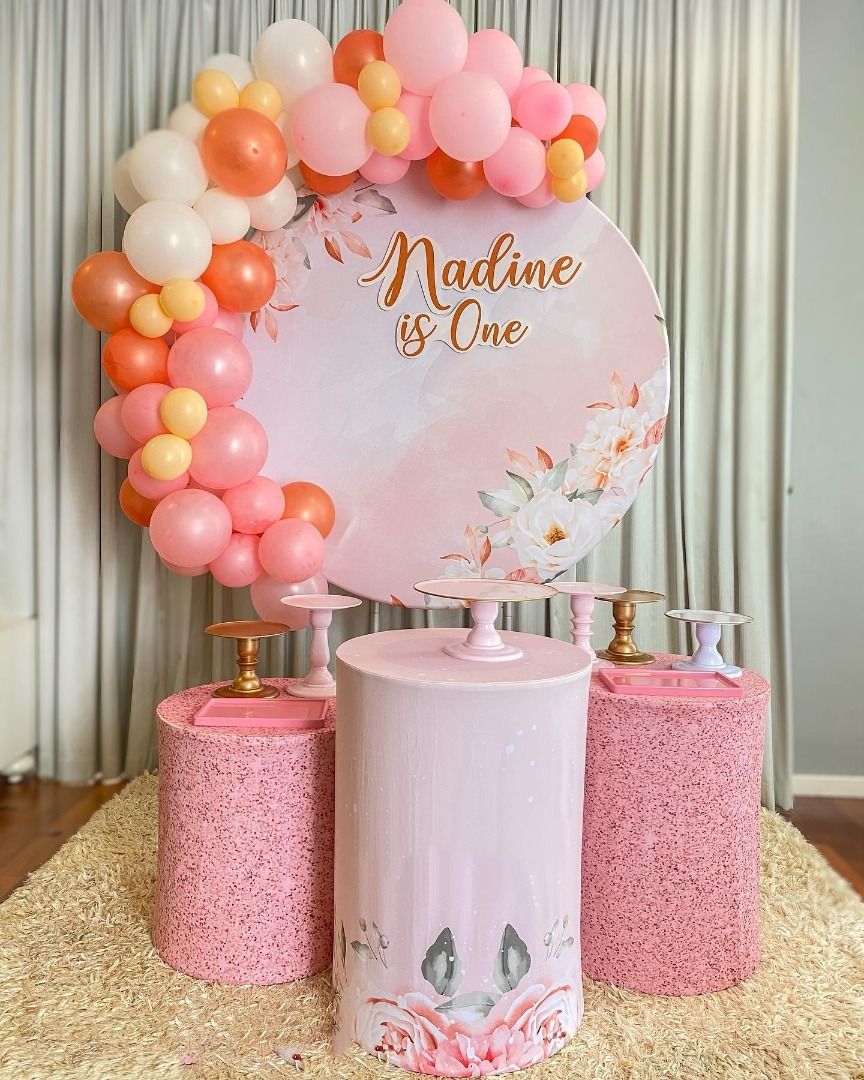 Customised Round Backdrop Set-up w/ Organic Balloon Garland, Lifestyle ...