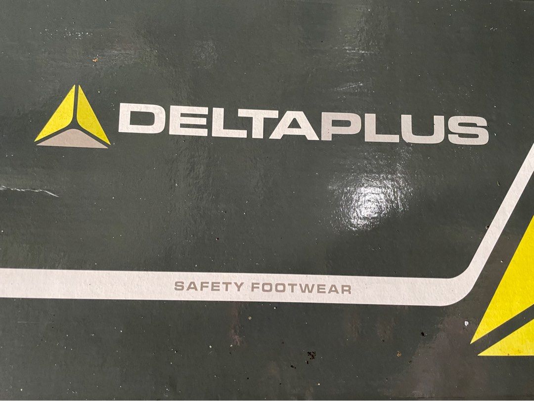 Delta Safety Shoes US 7.5, Commercial & Industrial, Construction Tools ...