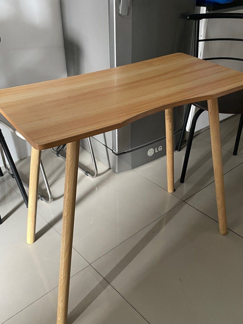 Desk Table (defective yung 1 stand), Furniture & Home Living, Furniture ...