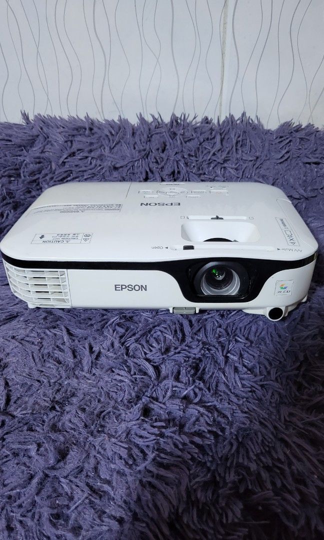 EPSON EB-X14 PROJECTOR HEAVY DUTY, TV & Home Appliances, TV & Entertainment, Projectors on Carousell